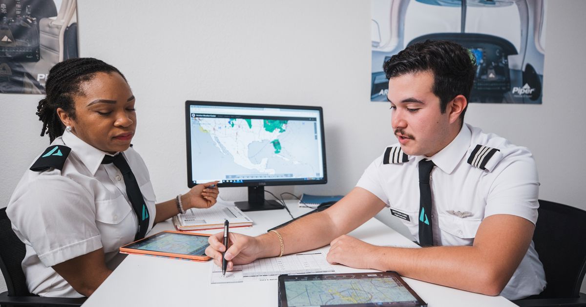 How much does it cost to become a pilot? | Flight school costs | USA